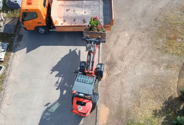 Multifunctional Compact Loader – Wiseman Loader