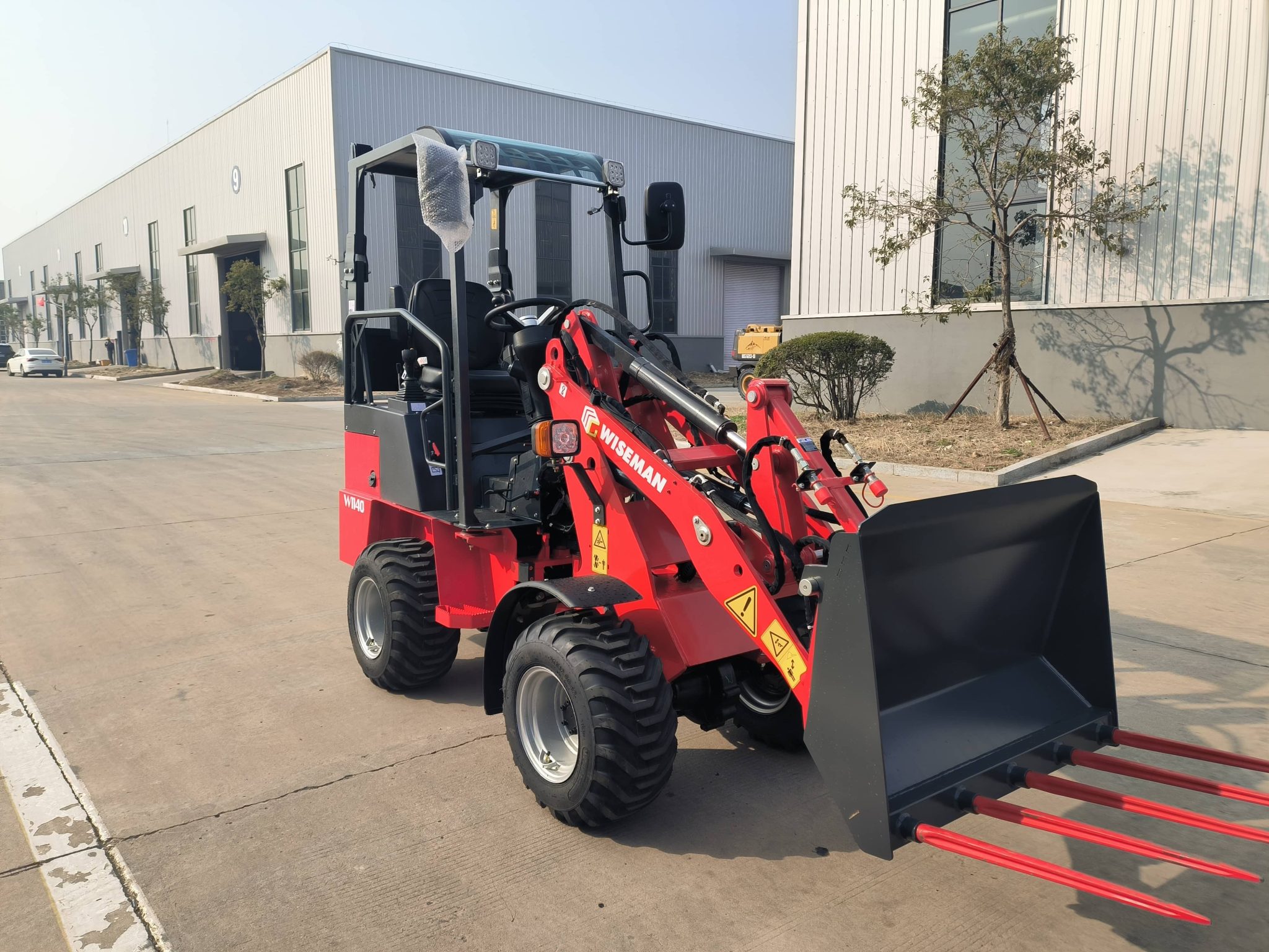 Multifunctional Compact Loader – Wiseman Loader